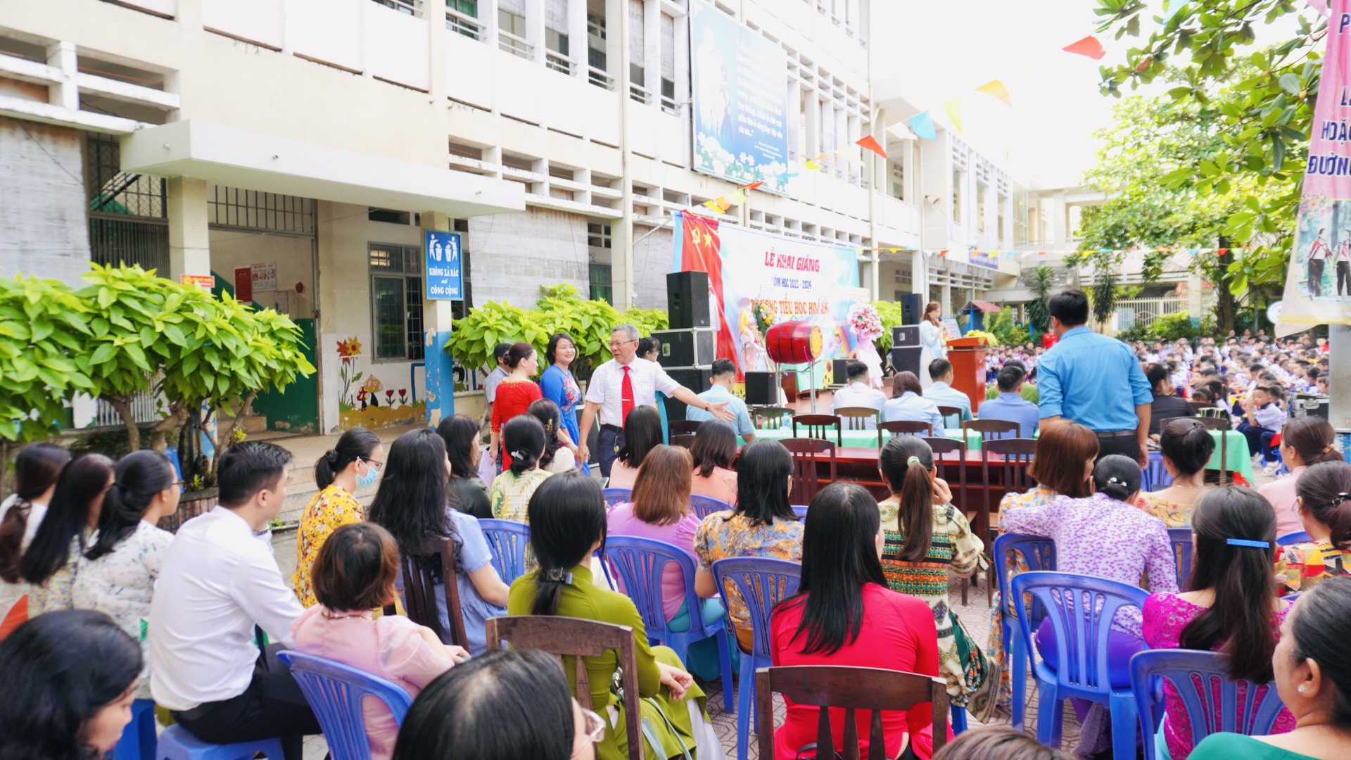 Công ty cổ phần BOO Nước Thủ Đức trao 40 suất học bổng cho học sinh tại ...